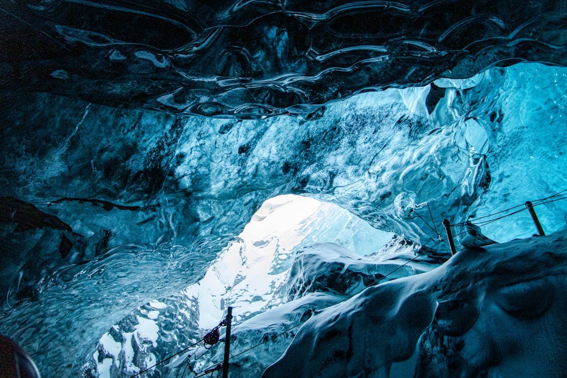 Exploring the Ice Caves of Iceland’s Vatnajökull Glacier – Jam Travel Tips